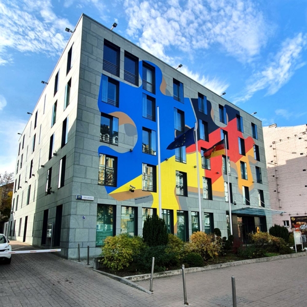 Tape Art Mural auf der Deutschen Botschaft in Kiew (Ukraine)